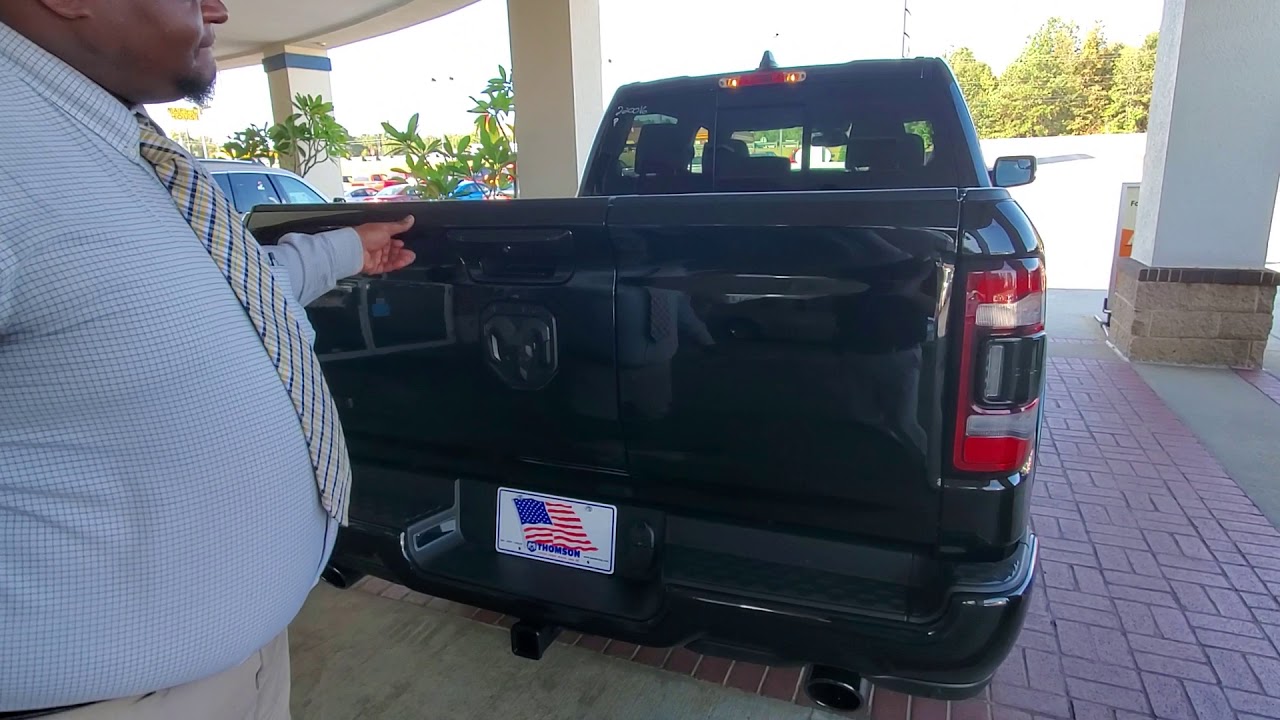 Quick look at the 2020 Ram 1500 Multi-Function Tailgate - YouTube