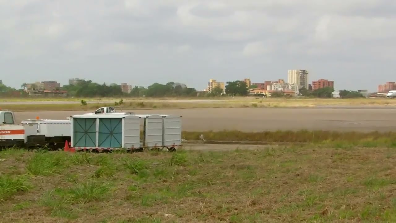 Despegue Embraer 190 CONVIASA [Aeropuerto de Maturín] - YouTube