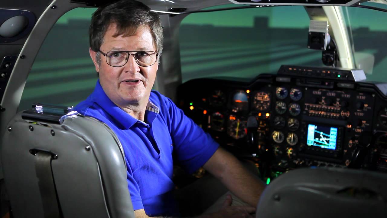 SIMCOM - Earle Martin "Engine Failure at 17,000ft." - YouTube
