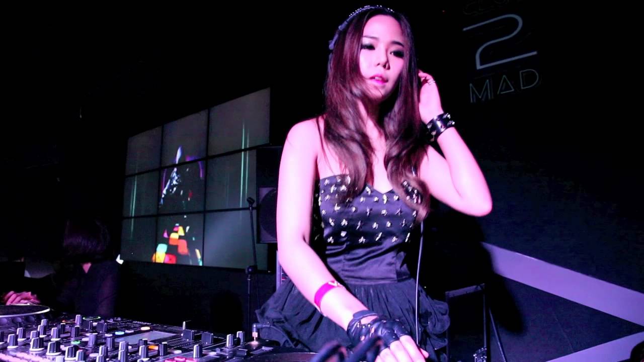 Club 2Mad - Grand Openning w/ DJ RoxY JunE, Seoul Korea - YouTube