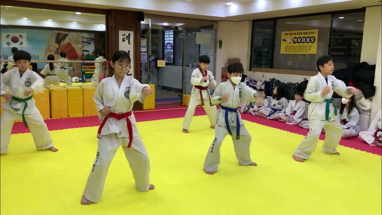 WT vs ITF 태권도 지르기비교. Part 2 - YouTube