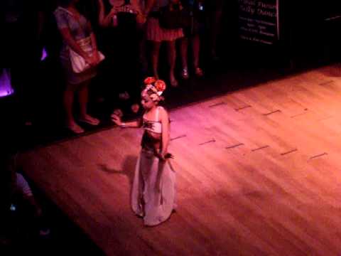 Little 9 year old belly dance.MPG
