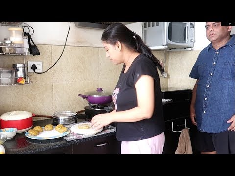 Hum Aurton Ko Sahi Sey Bimar Padne Ka Bhi Haq Nahi Hai 😒😞 | Missi Roti Recipe | Indian Mom Studio