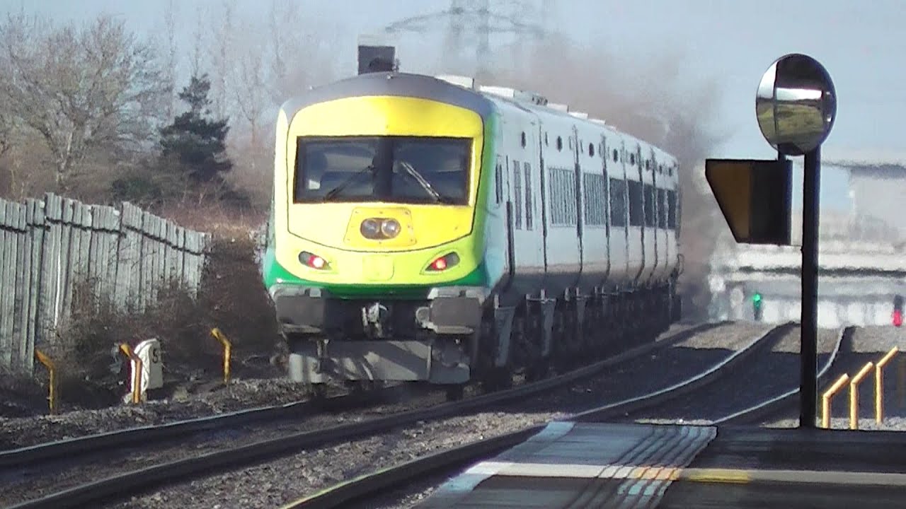 IE 201 Class Loco + Mk4 Intercity train - Clondalkin/Fonthill Station ...