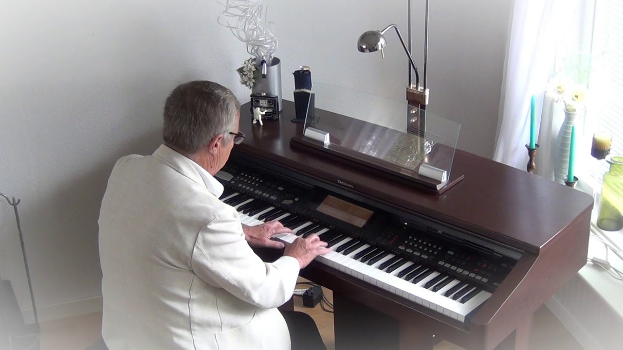 Walk Hand in Hand Technics Piano Peter Hayward - YouTube
