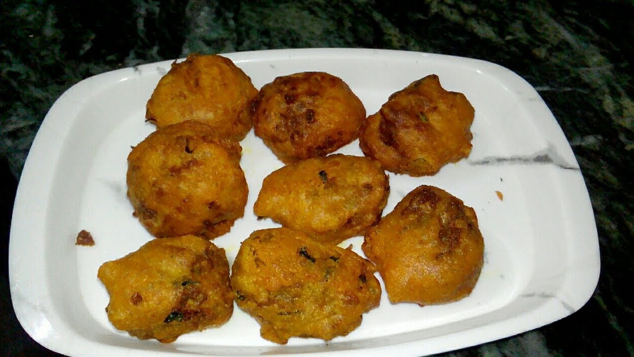 உருளைக்கிழங்கு போண்டா / How To Make Potato Bonda / South Indian Recipe ...