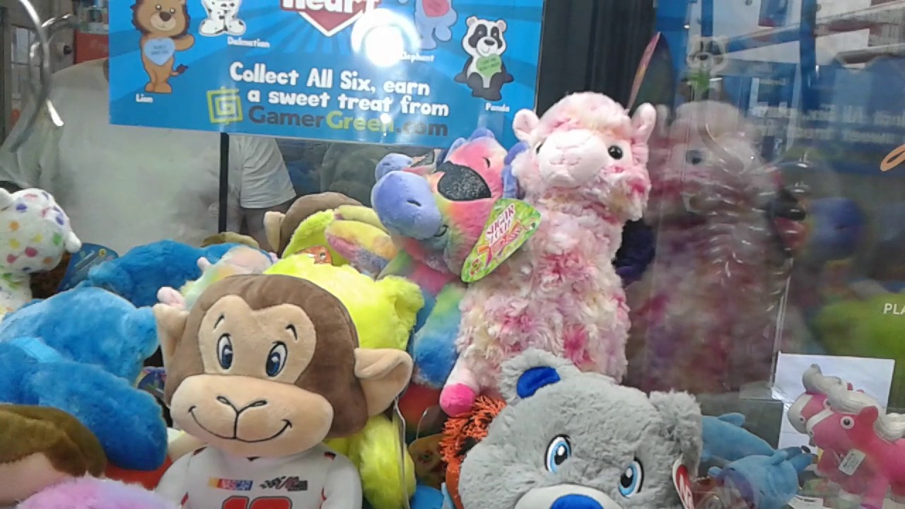 Claw machines at walmart(2) - YouTube