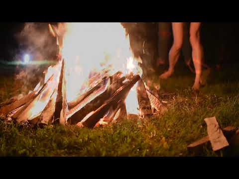 Ceremonia focului, mers pe jar încins - YouTube