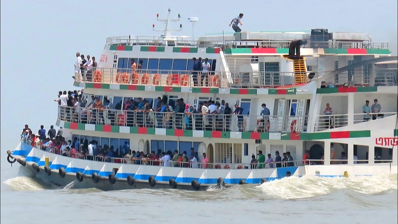 বরিশাল এবং হিজলা থেকে দ্রুত গতিতে ঢাকা যাচ্ছিলো এম ভি এডভেঞ্চার-৬ | Mv Adventure-6 catamaran ...