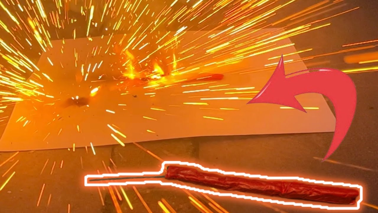 Slowmotion Close Up klein Knetterlint *Vuurwerk* - YouTube