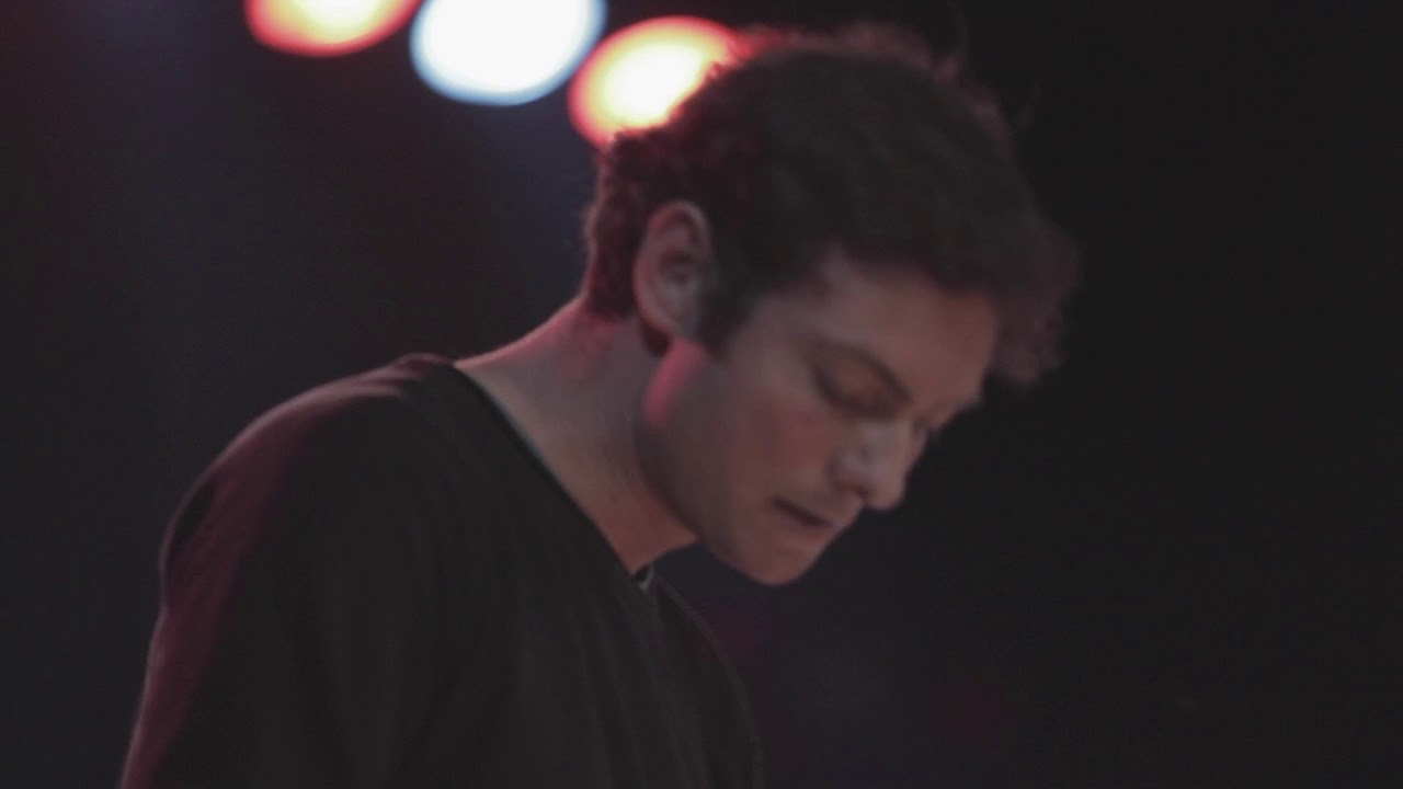 BéBé des 70's, Julien Victor à l'Hôtel de Ville de Bulle - YouTube