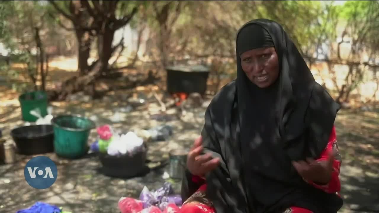 Somalian Woman Leads Female Refugee Group in Kenya - YouTube