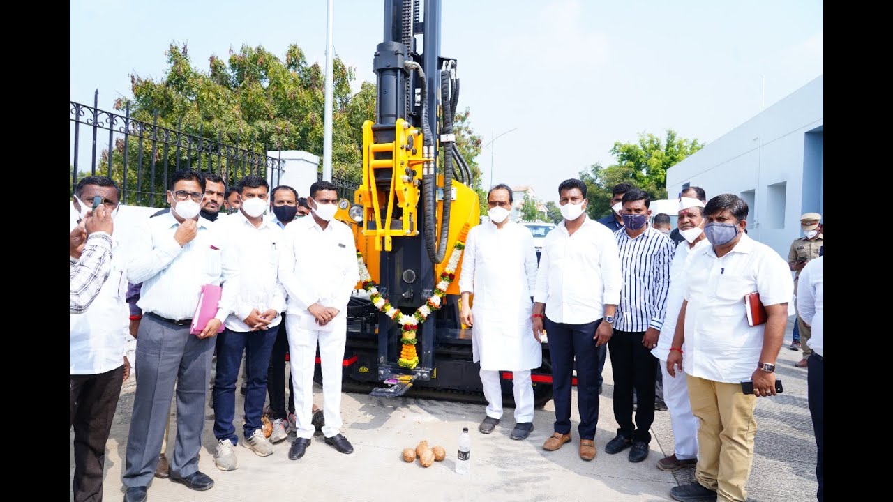 Bazooka 4712 Mobile Pile / Pole driver - YouTube