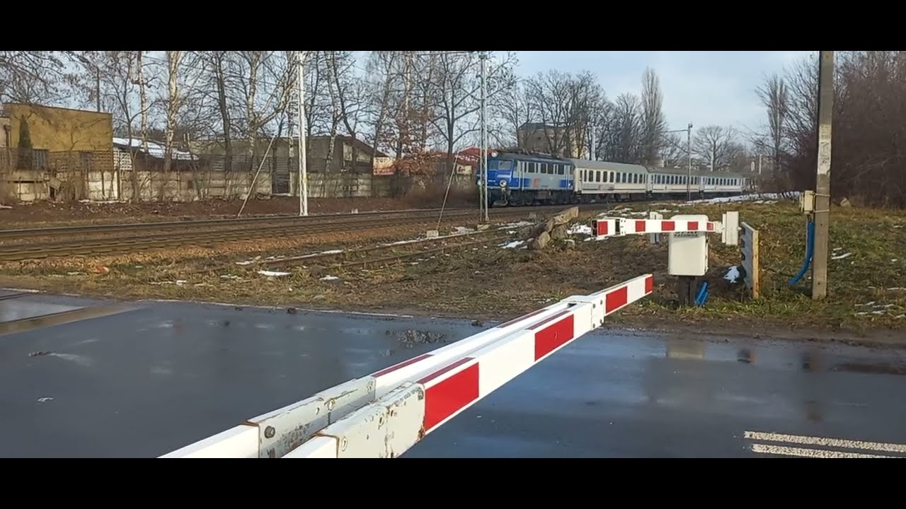 EP07-211 z pasażerskim 45102 Katowice - Gdynia-Główna (TLK Flisak ...