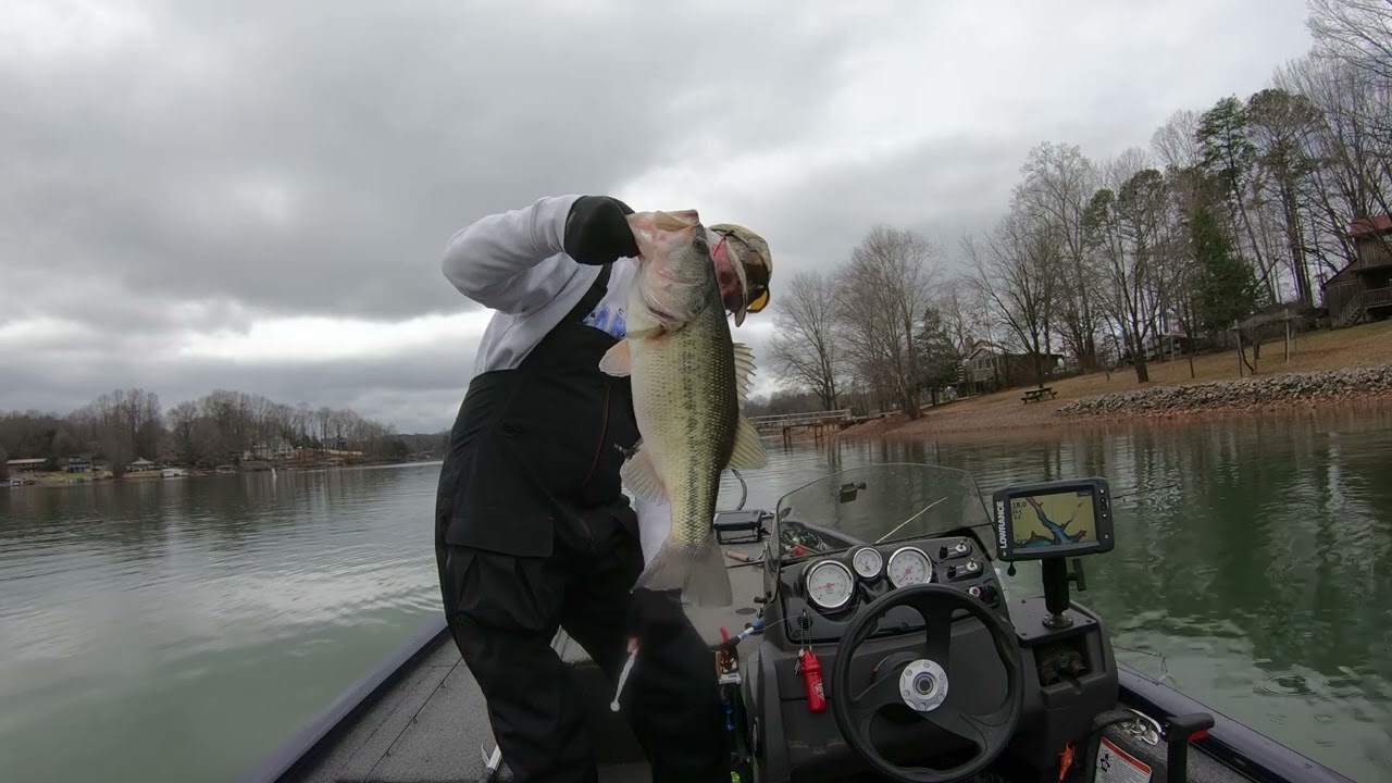 Lake Norman Bass Fishing #1 - YouTube
