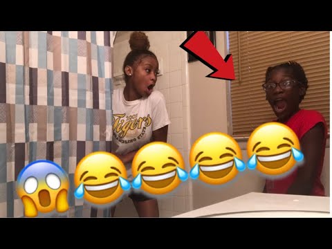 BATHROOM SCARE PRANK ON SISTER (PRANKTOBER!!)WATCH FULL VIDEO! - YouTube