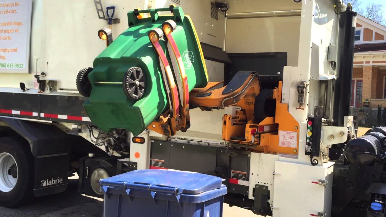 Mack LEU labrie side loader acc - YouTube