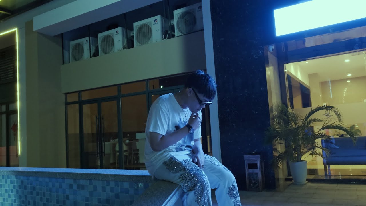 PEE CLOCK - ไกลบ้าน ( Homesick ) Prod. BROWNZER ( Official MV ) - YouTube