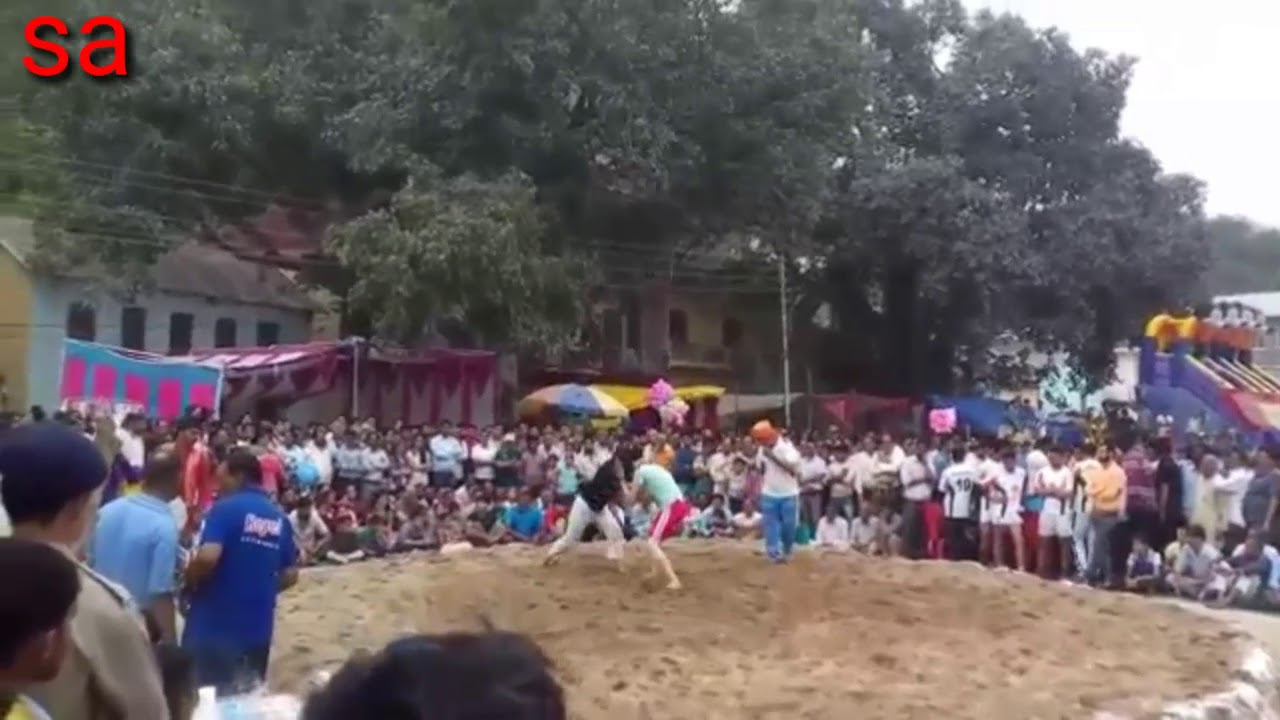 Dangal girl fight ! Romanchak mukabla - YouTube