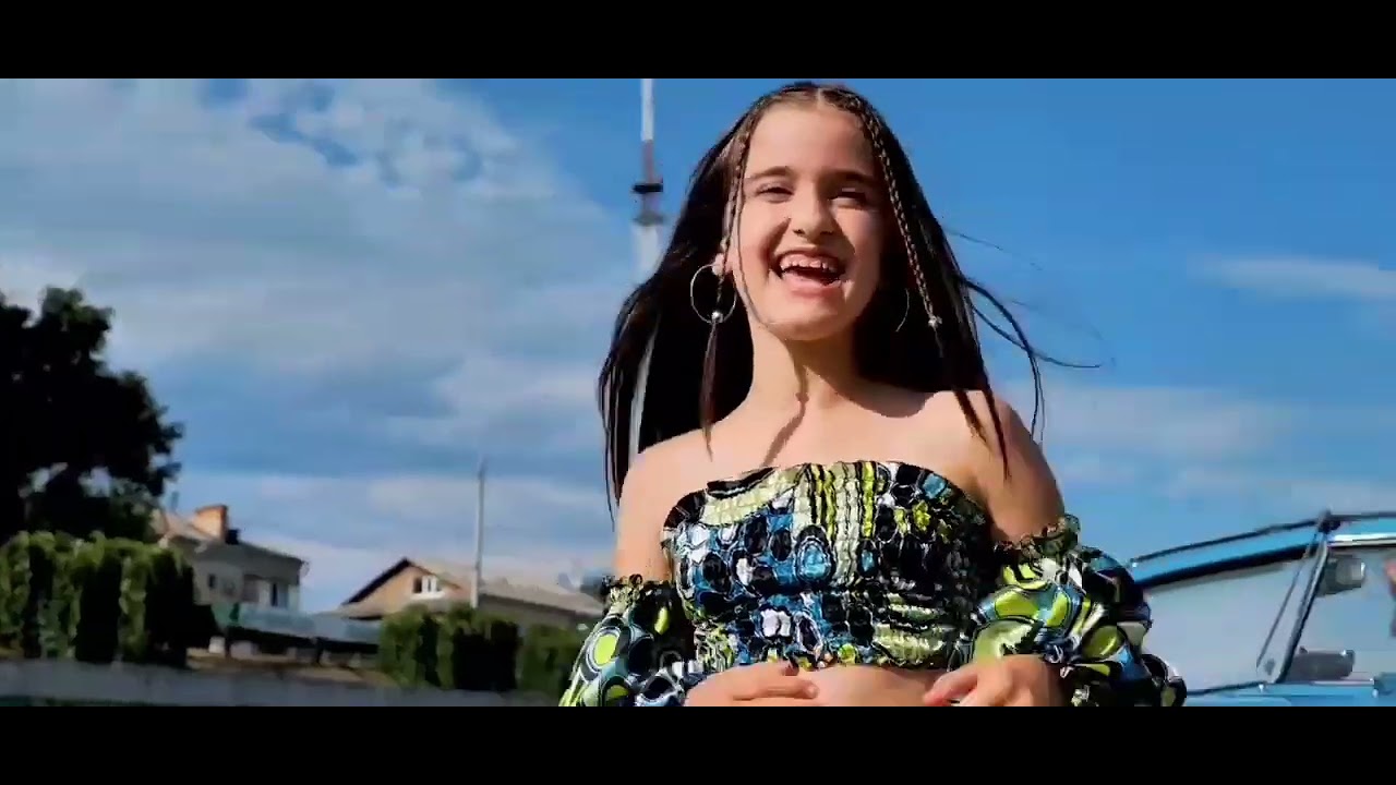 Adela Bors Arriba - YouTube