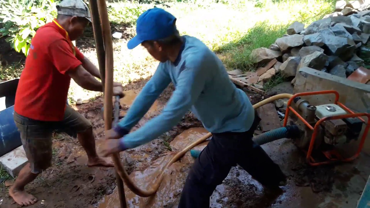 Cara mengebor sumur bor semi manual - YouTube