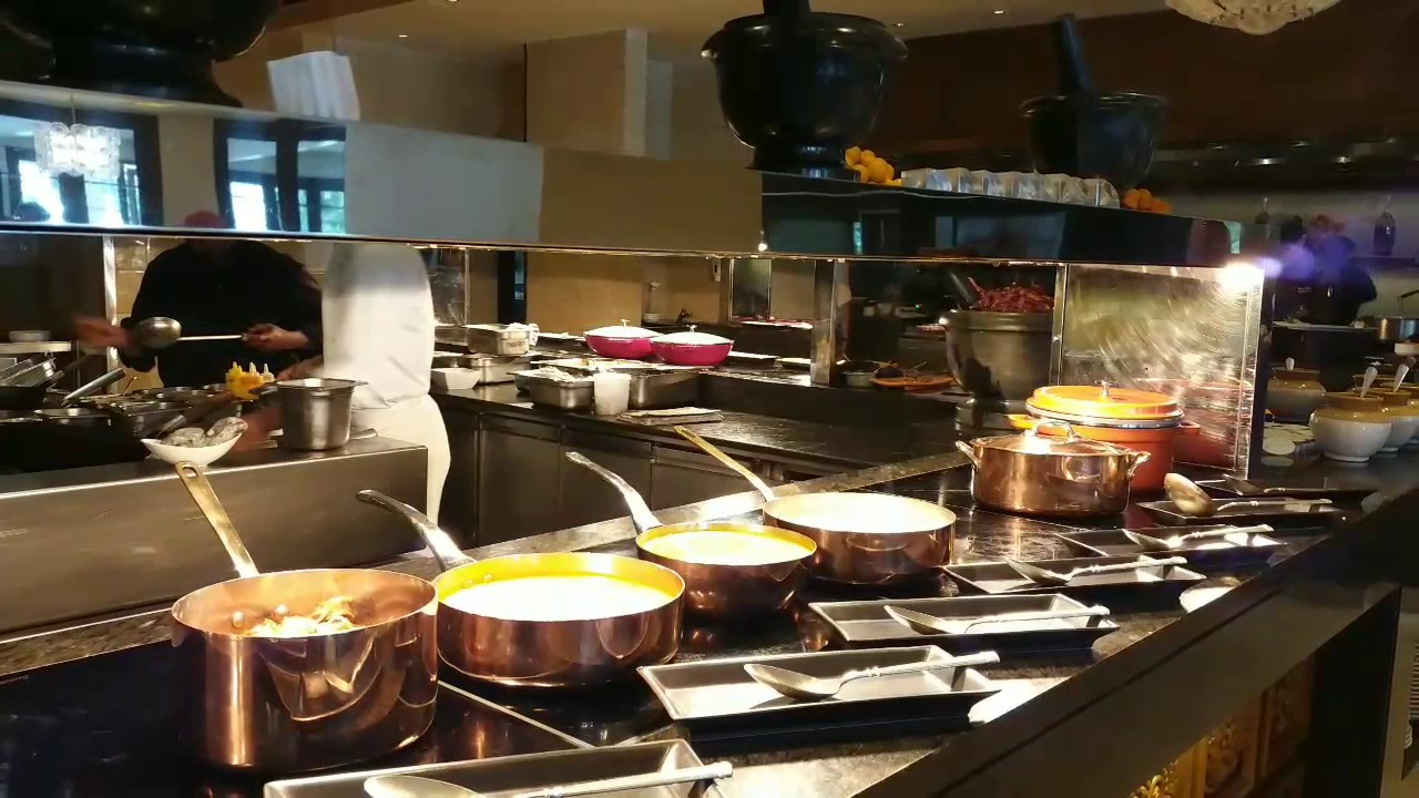 Sunday brunch at Citrus - The Leela Palace Bengaluru - YouTube
