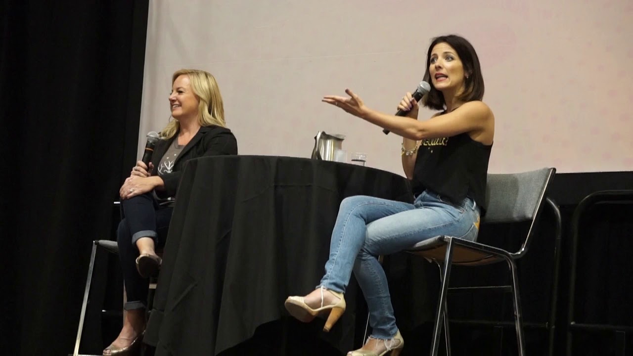 Mercy Overwatch Voice Actor Panel (Lucie Pohl) at Phoenix Fan Fusion ...