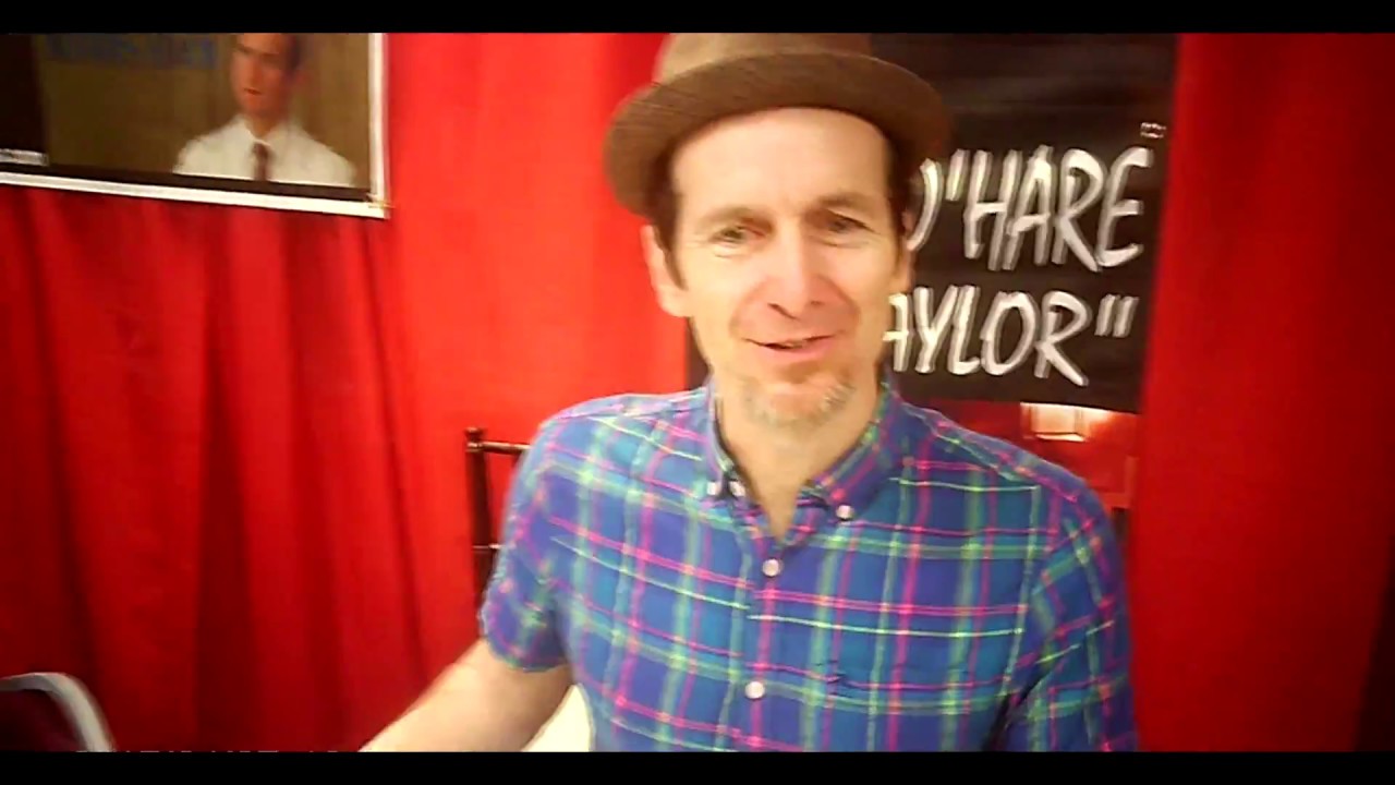 "American Horror Story" actor Denis O'Hare signing autographs - YouTube