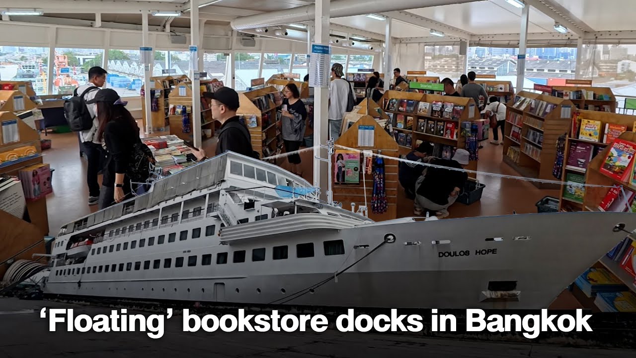 ‘Floating’ bookstore docks in Bangkok - YouTube