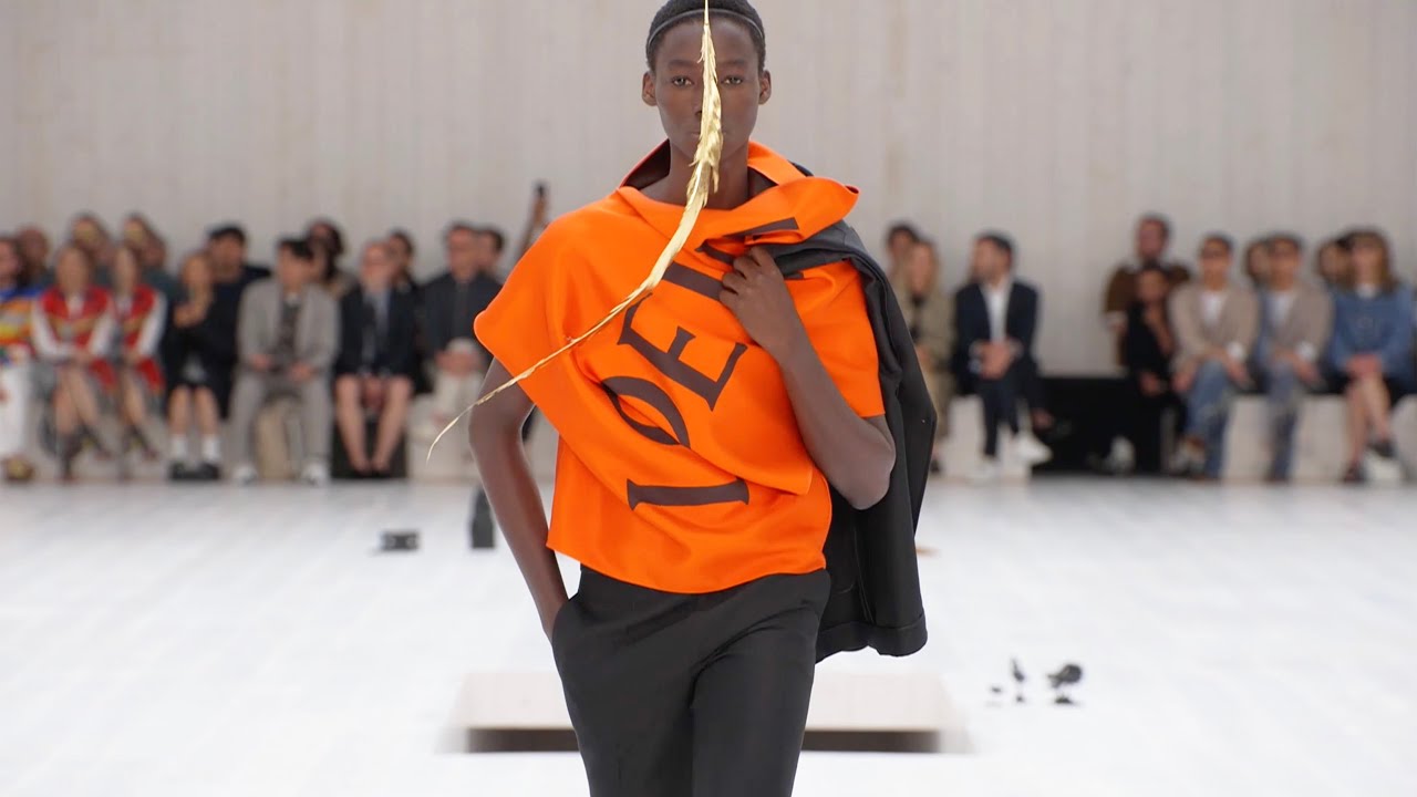 Loewe Menswear | Spring/Summer 2025 | Paris Fashion Week - YouTube