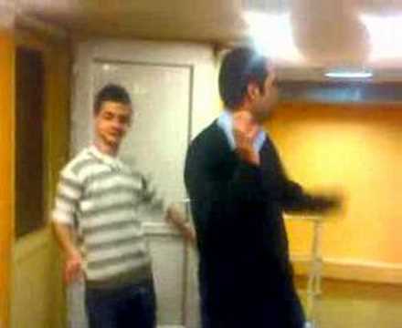 GÜLMEK İSTEYENLER: ÇILGIN DANSÇILAR BURADA