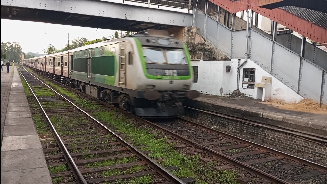 Class S14 New train 🚄 railway 🚊 sri lanka Colombo 07:40 AM Morning ...