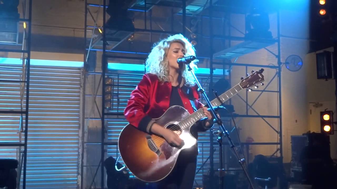 hollow tori Kelly (live) vevo - YouTube