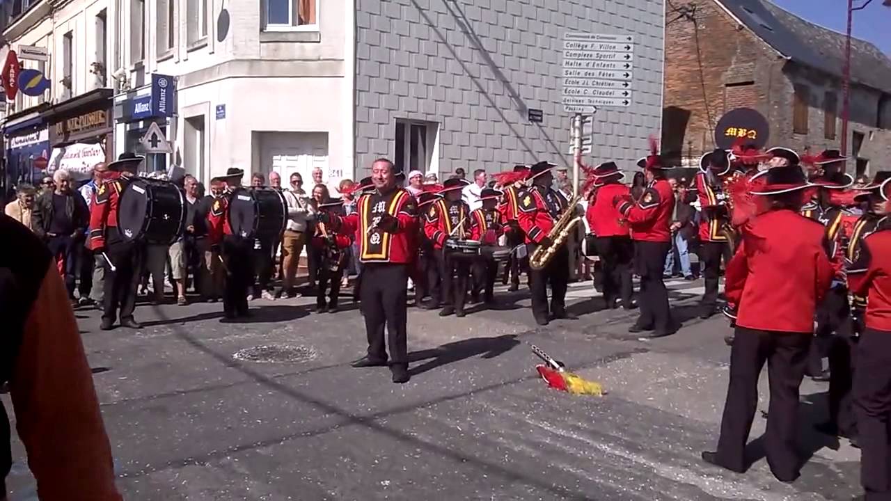 MBQ (Marching Band Quercitain) Fauville en caux 2014 - YouTube