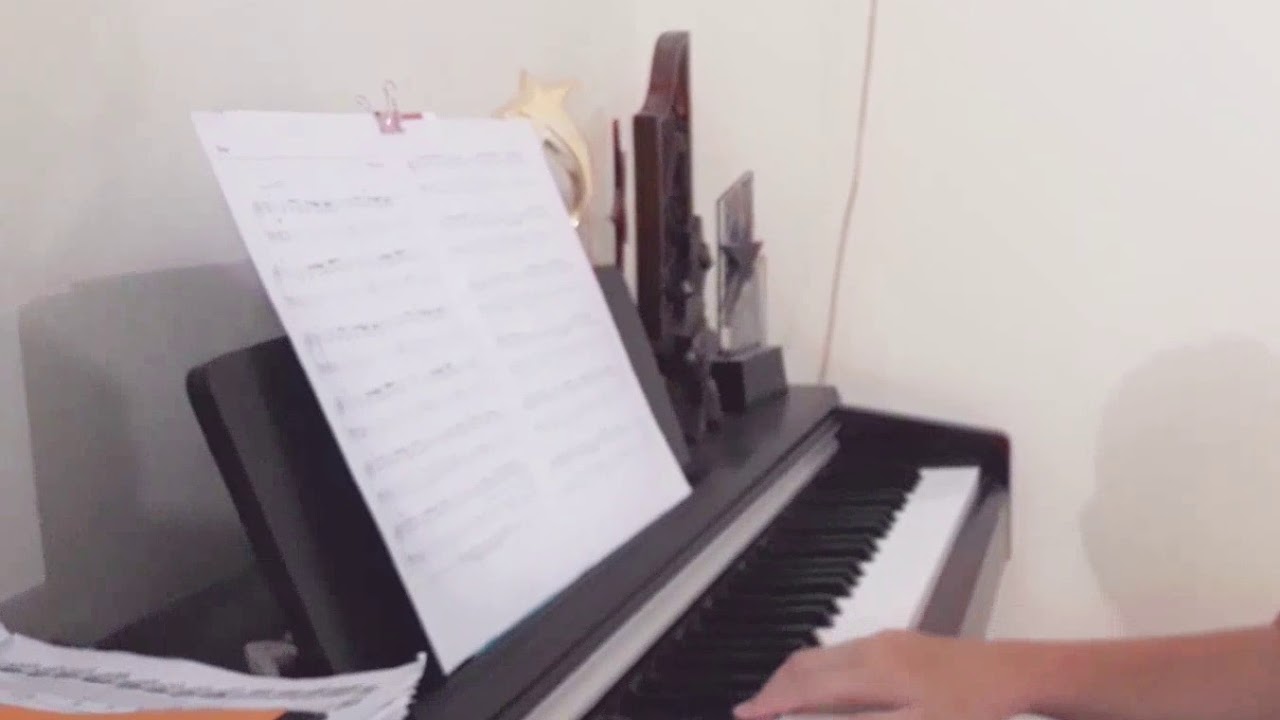 Roar - Rockschool Piano grade 2 - YouTube