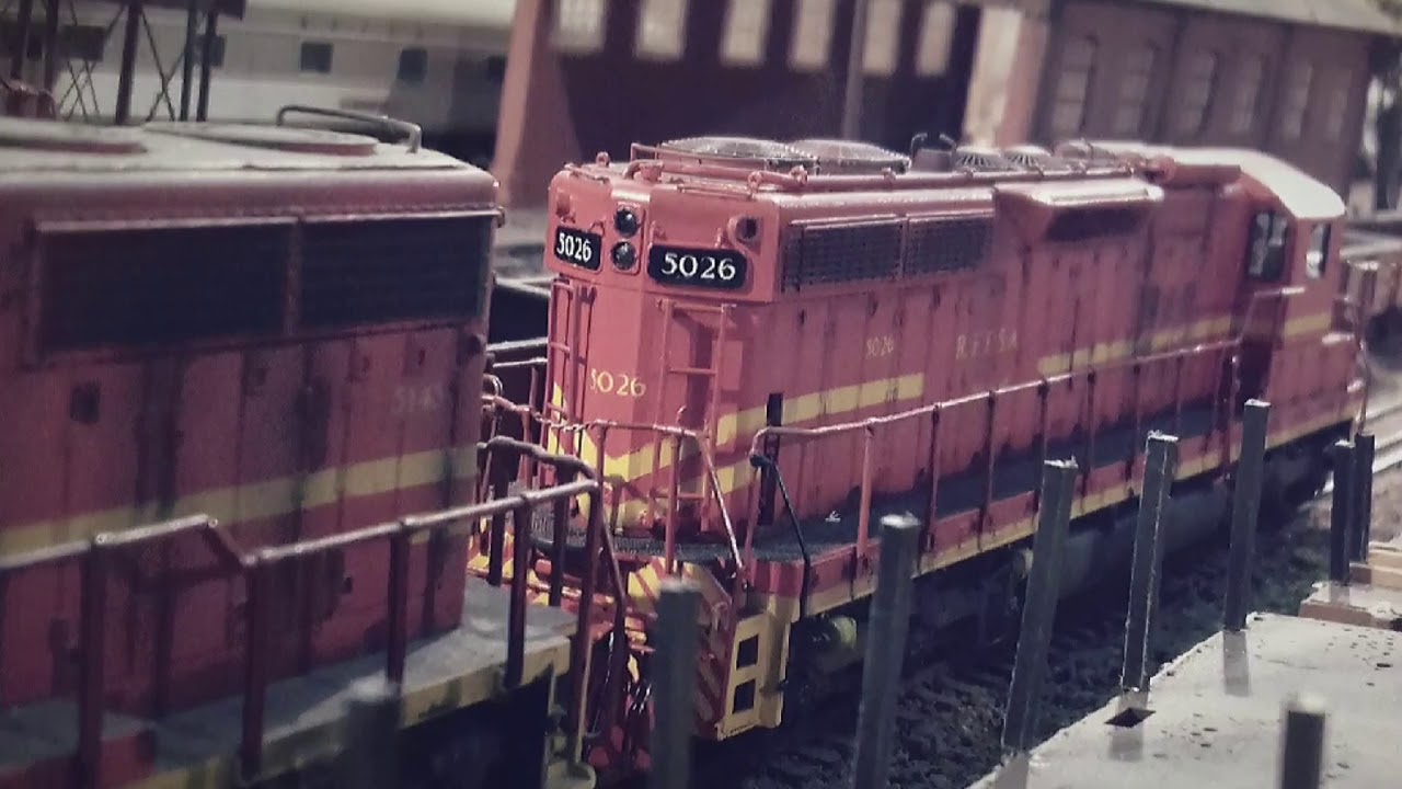 EMD SD18 RFFSA - YouTube