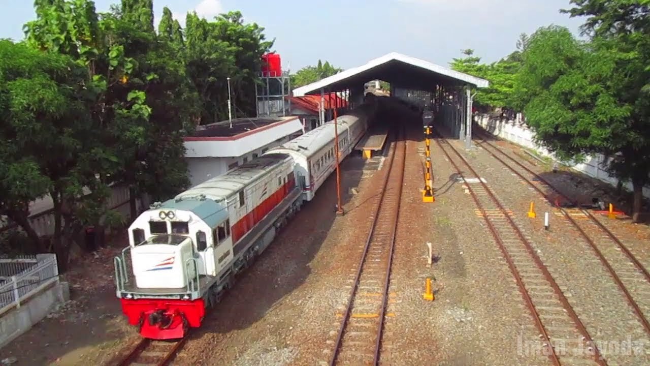Nonton Kereta Api Tegal Ekspres di Stasiun Brebes | Indonesian Railways ...