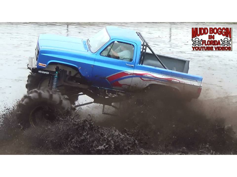 Chevy Square Body Mega Truck Beats on Mud Hole at Puddin. - YouTube