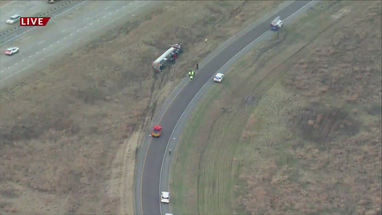 Emergency crews responding to overturned tractor trailer - YouTube
