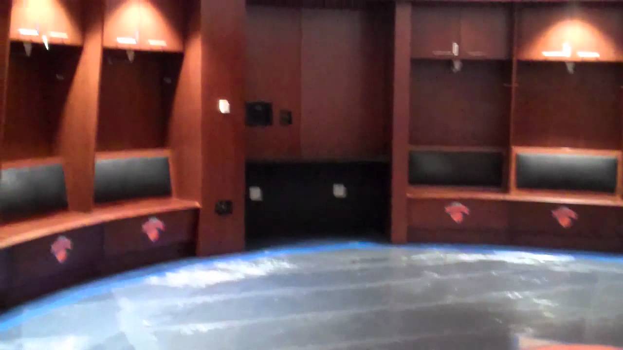Madison Square Garden: Knicks locker room - YouTube