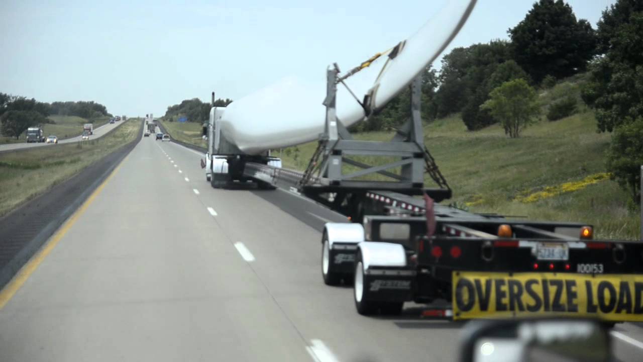windmill turbine blade hauled on the highway. Iowa. - YouTube