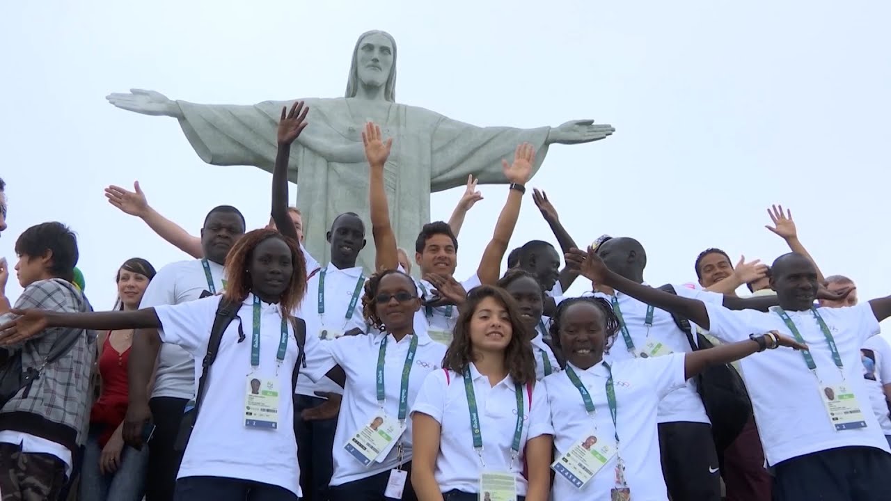 Brazil: Refugee Olympic Team visits Christ the Redemeer - YouTube