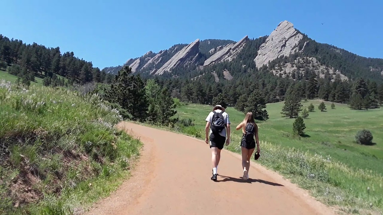 HIKING @ THE FLATIRONS COLORADO - YouTube