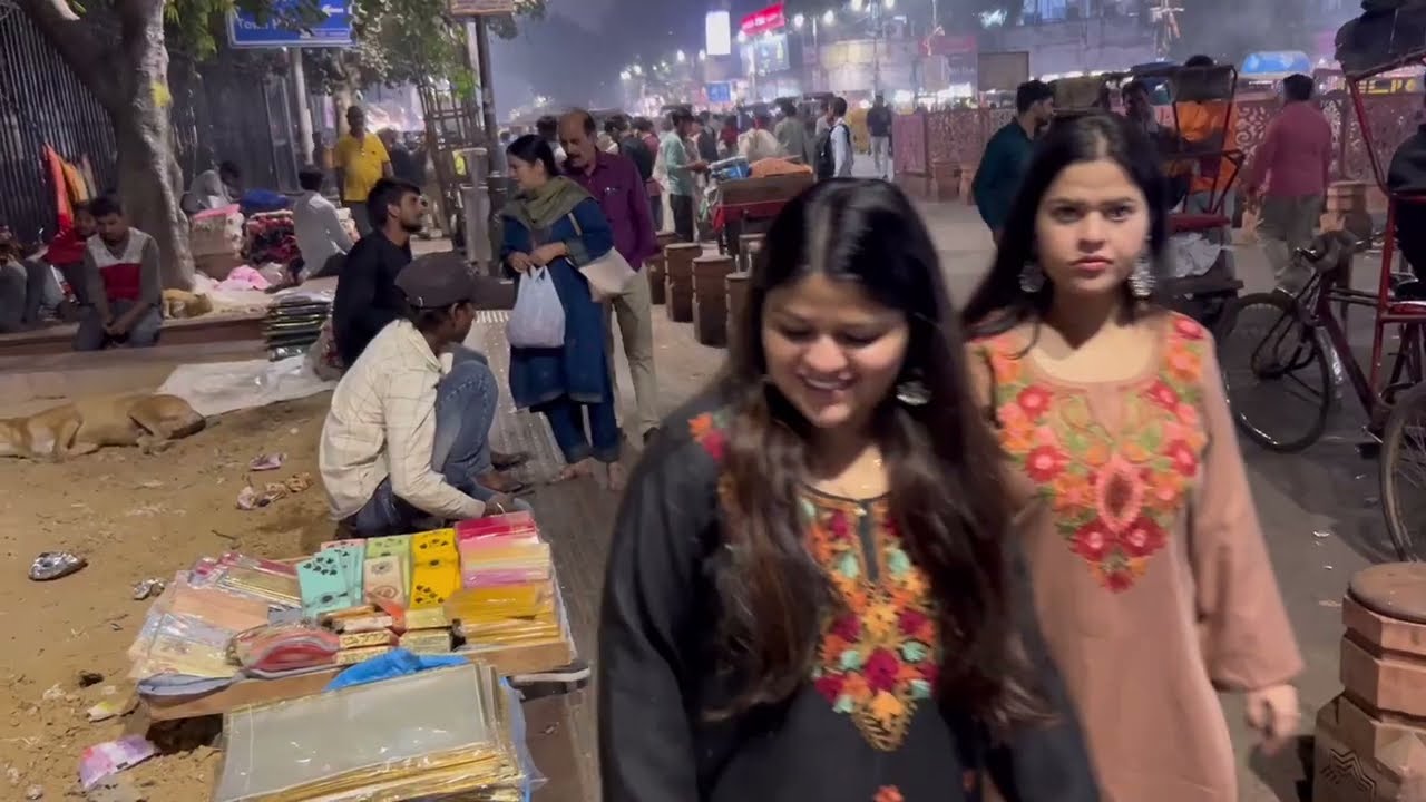 Delhi poor workers struggle life||Poor people life in delhi market ...