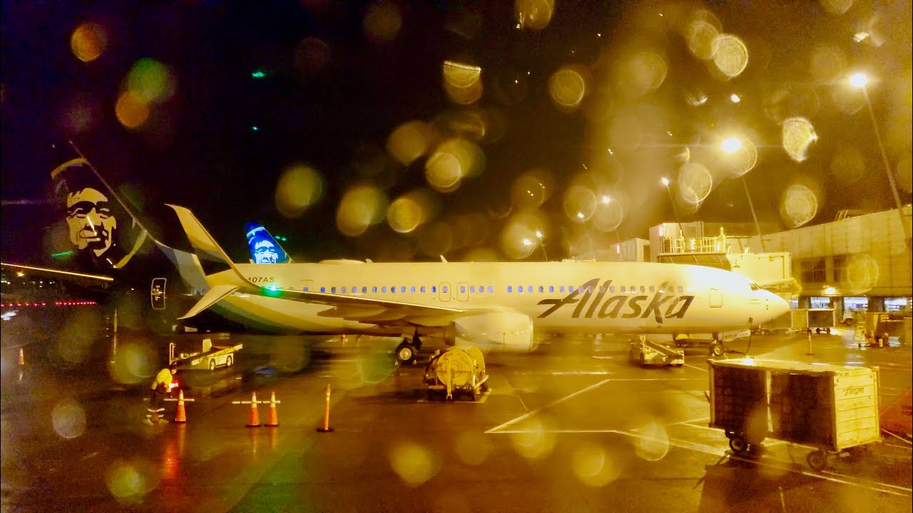 Landing in Seattle Washington on a Rainy Night - YouTube