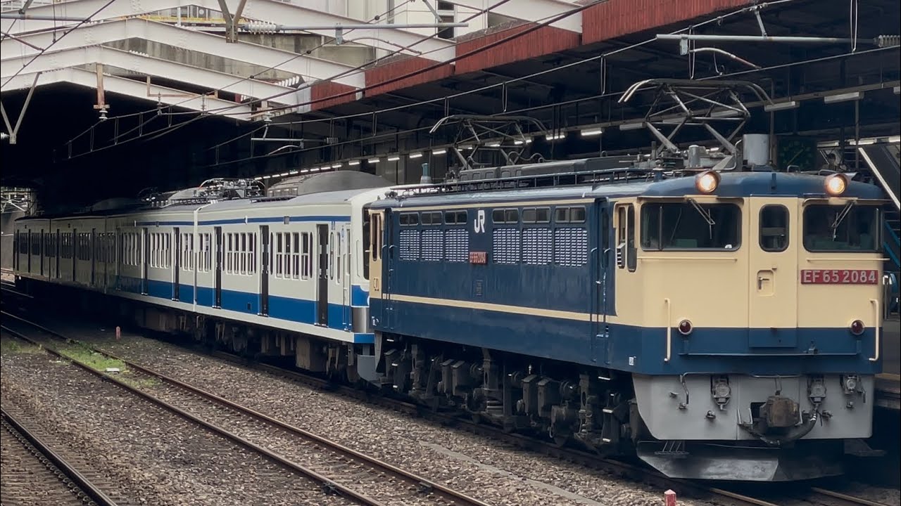 【4K高画質】【1241F 西武多摩川線送り込み甲種】国鉄EF65形2084号機＋西武新101系1241編成（伊豆箱根鉄道色）が新秋津駅2番線を通過するシーン（9285レ・甲37）2025.6 ...