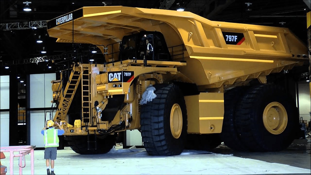 CAT 797 | whats its fuel capacity? | whats its speed? | Biggest haul ...