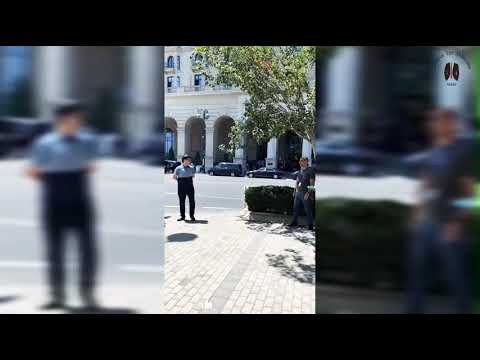 Turkiye Prezidenti Receb Tayyib Erdoğan Bakida insanların arasında