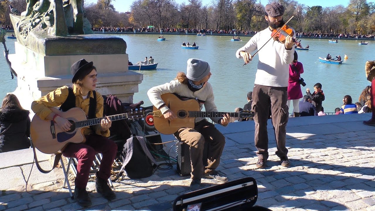 Gypsy & Dixie: "Cantina Band" (Star Wars) - Busking - YouTube