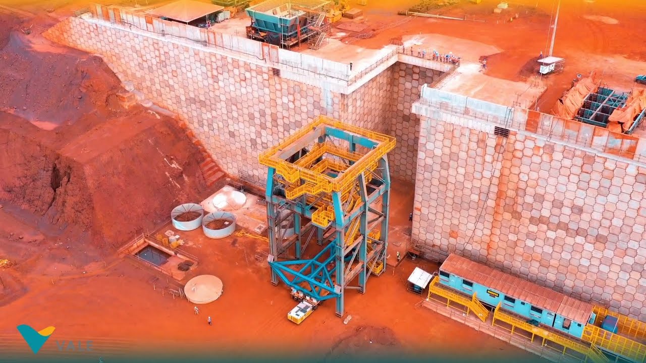 Linha de Eixo | Moega | Tem a ver com a @ValenoBrasil | Britagem Semi Móvel S11D | @flsmidth ...